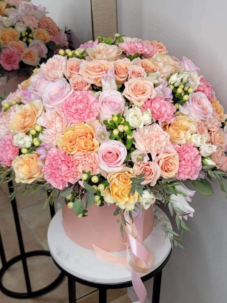 Blush Flower Box 🌸🎁 – Flowers Station